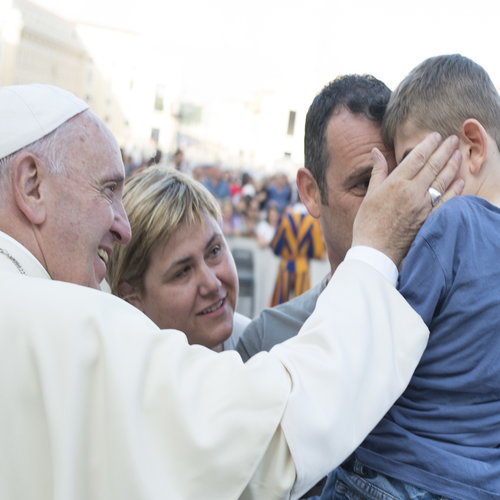 Pope Praises ‘Beauty of the Gospel in the Family’| National Catholic ...