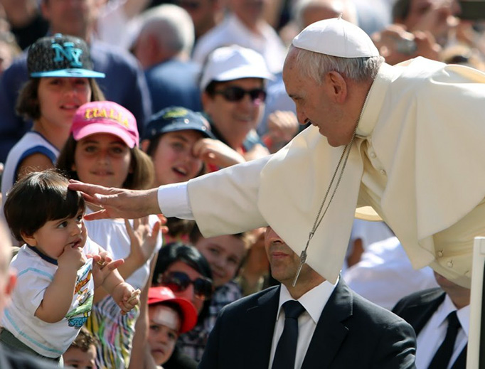 Pope Francis’ Gestures Are a Reminder That God Loves Us All| National ...