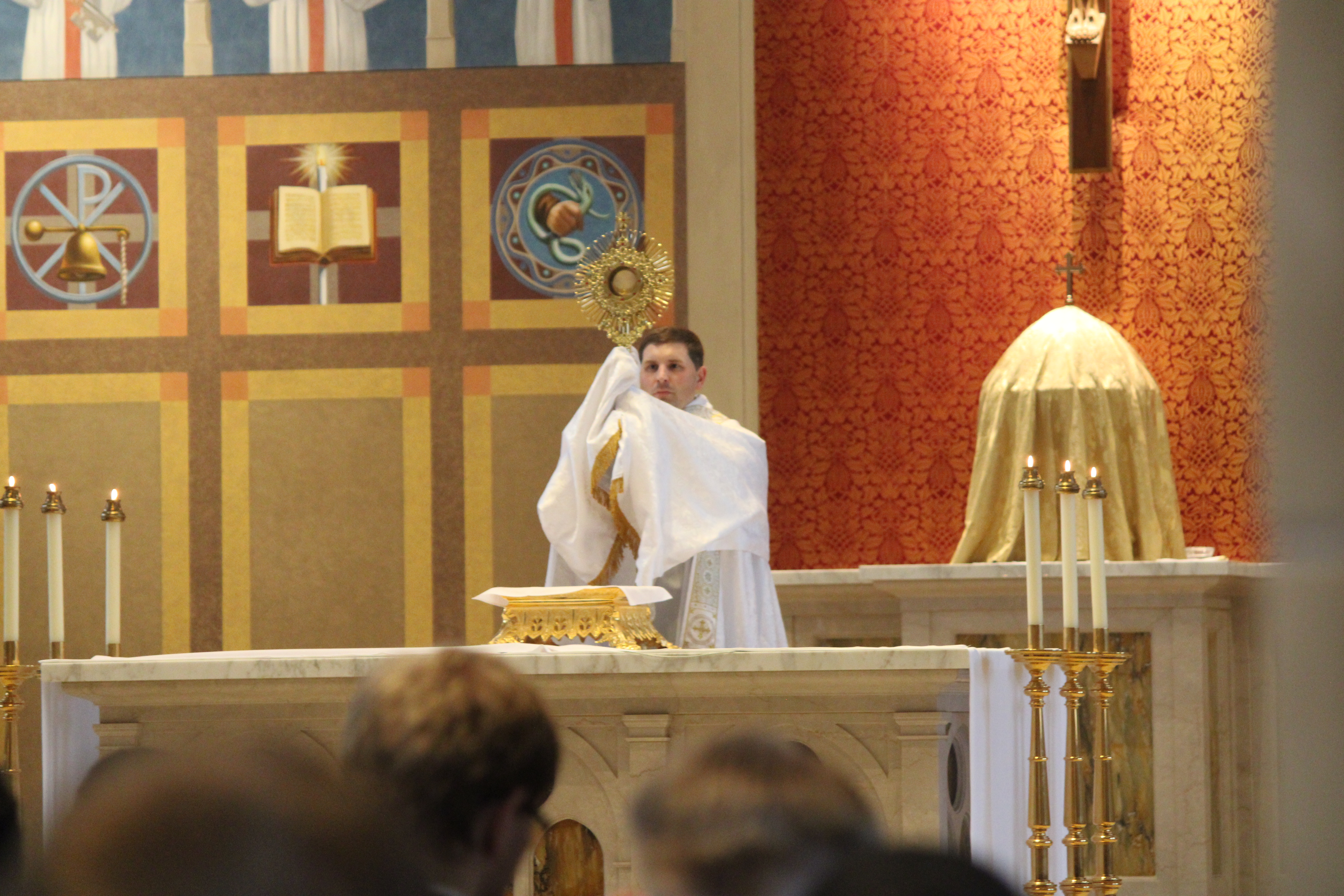 Eucharistic Devotion Serves as Catalyst for Young Men Discerning Priesthood – EWTN Great Britain