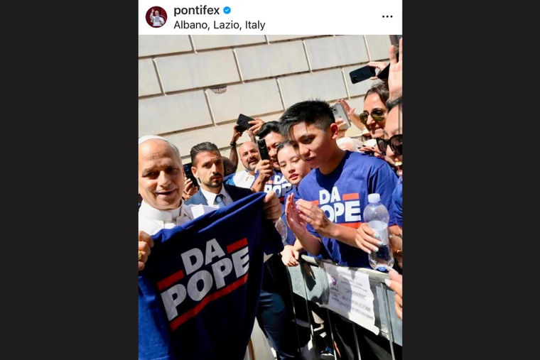 Family Gives ‘Da Pope’ Chicago Bears T-Shirt to Pope Leo XIV| National Catholic Register