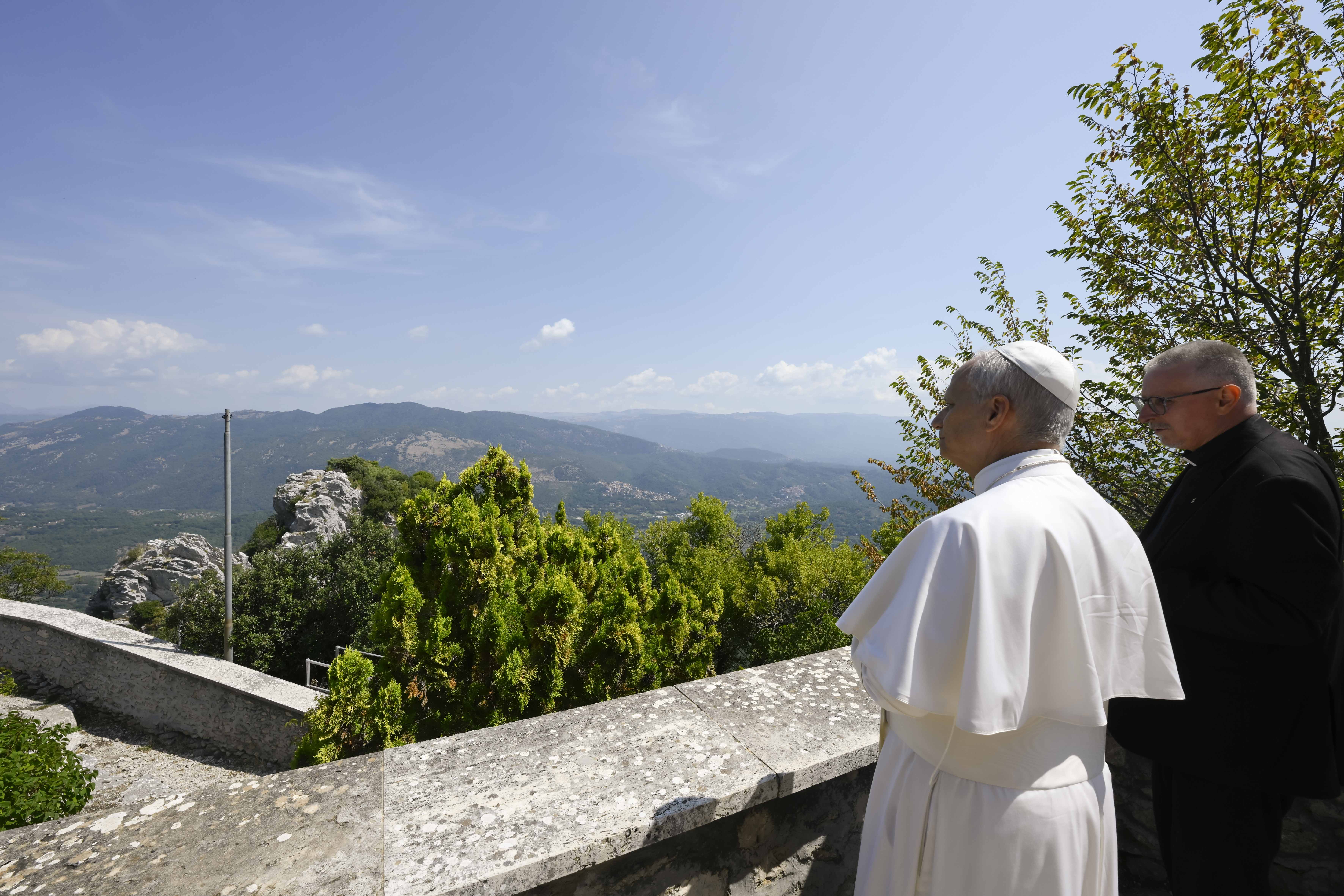 Pope Leo XIV Makes Pilgrimage to Favorite Marian Shrine of John Paul II Outside Rome| National ...