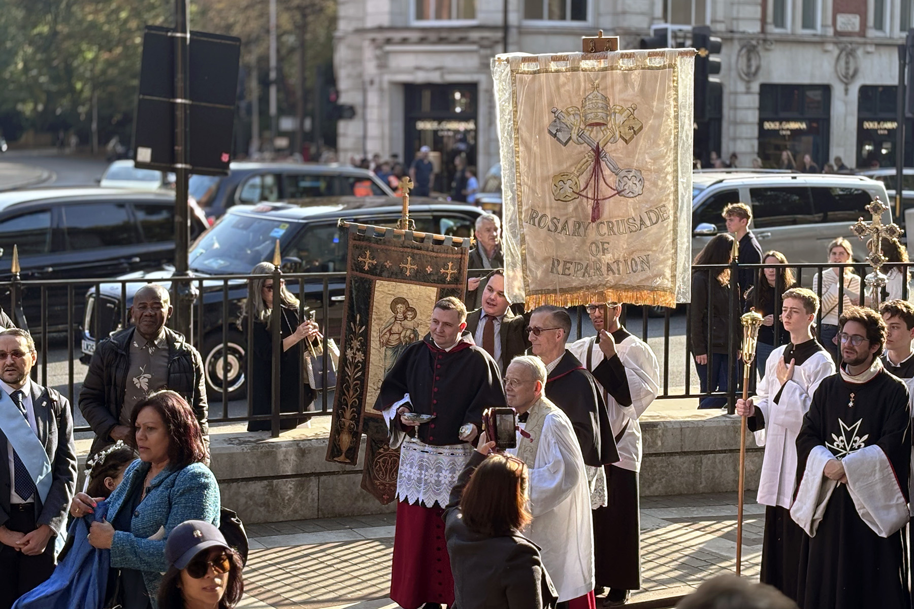 2,000 Join Rosary Crusade Through Streets of London| National Catholic ...