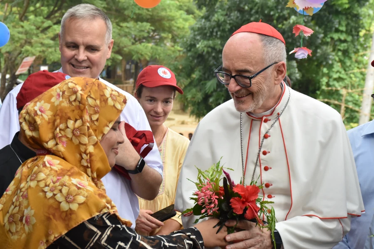 Cardinal Czerny Brings Message of Hope to Rohingya in Bangladesh ...