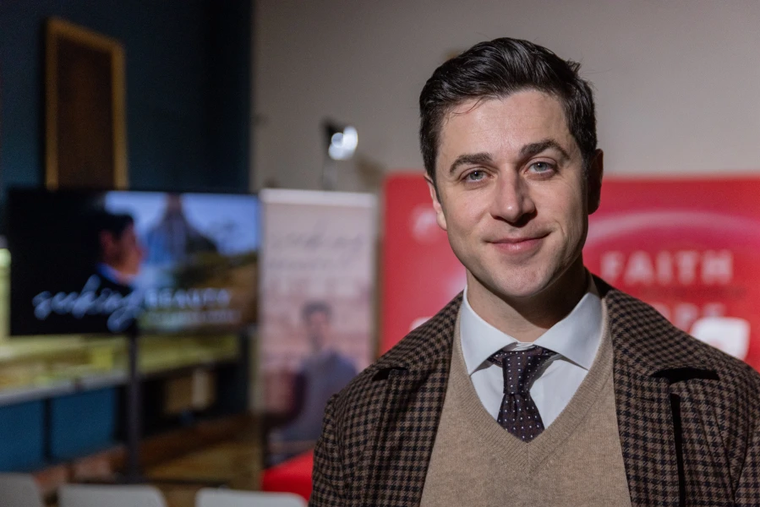‘Seeking Beauty’ Travel Show With David Henrie Premieres at Vatican ...